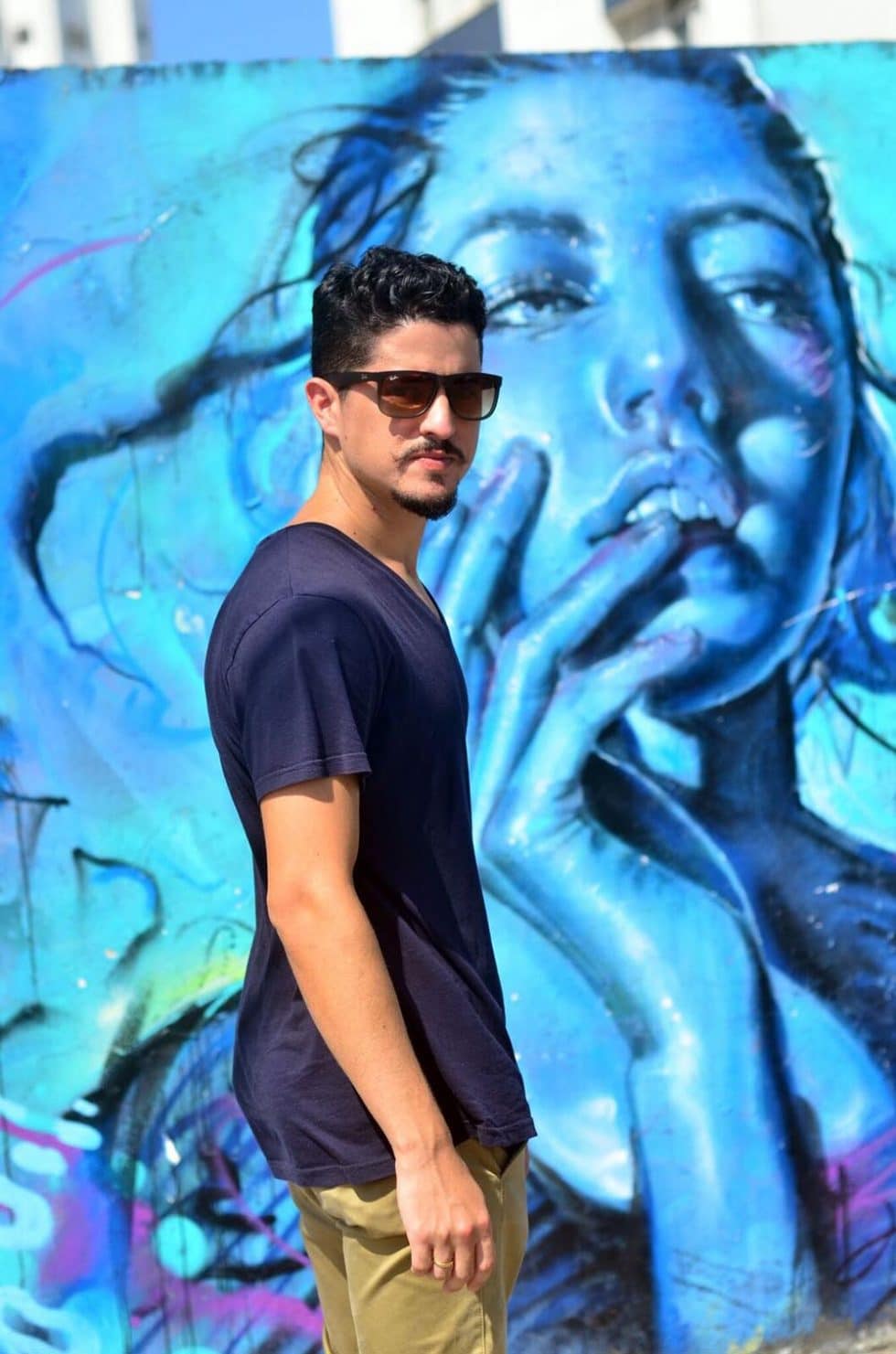 Valdi Valdi Street Artist - the Blue Graffiti Art